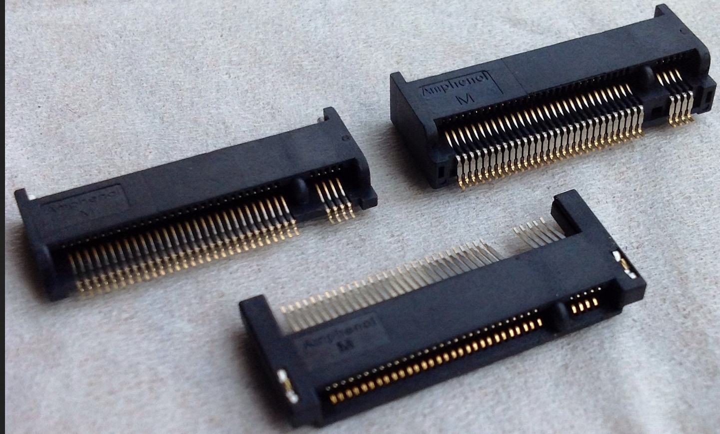 M.2シリーズコネクタ - Amphenol | Mouser 日本